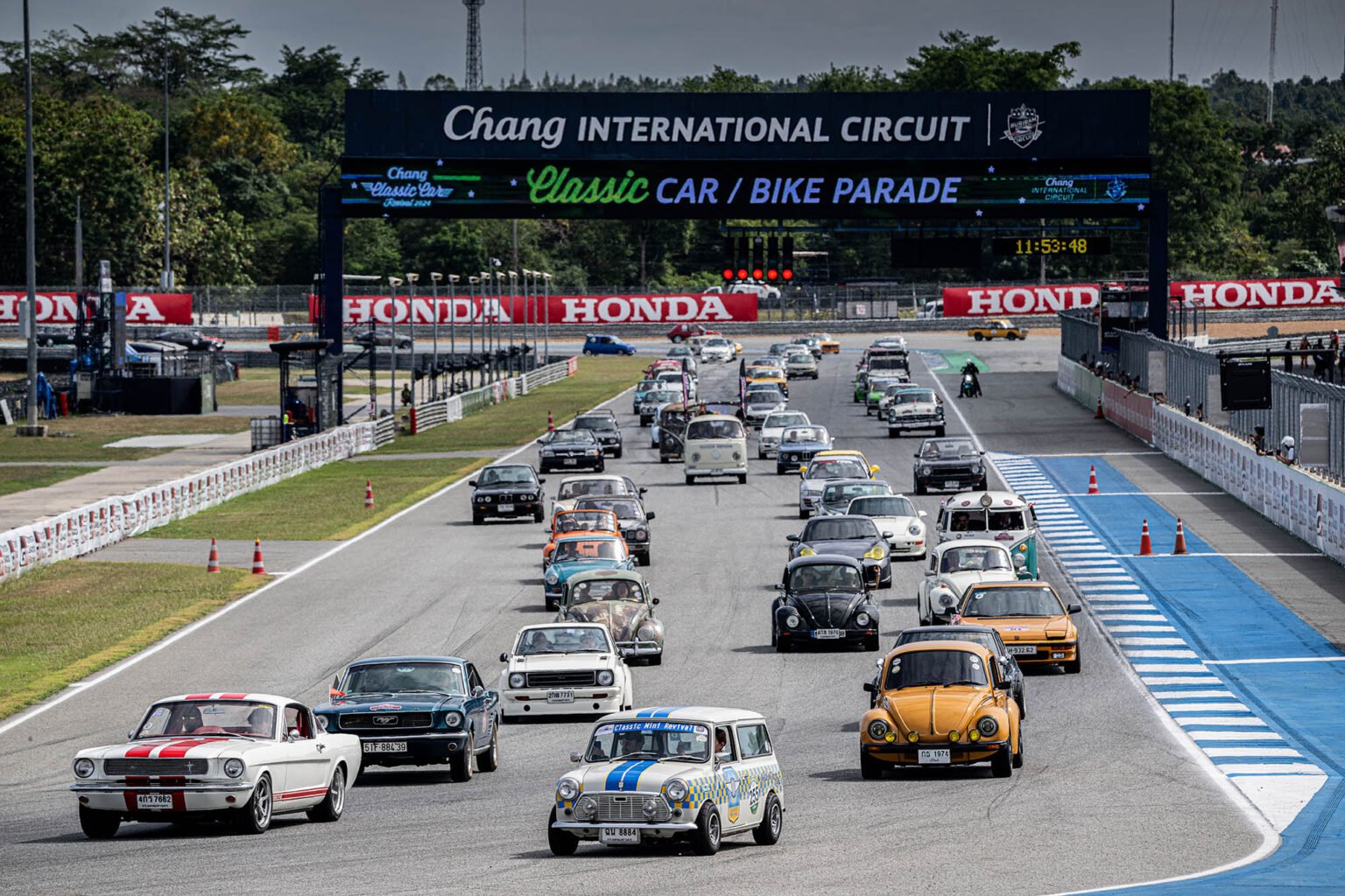 ท้าลมหนาว! “Chang Classic Car Revival 2025” - Auto Variety by Thousand ...